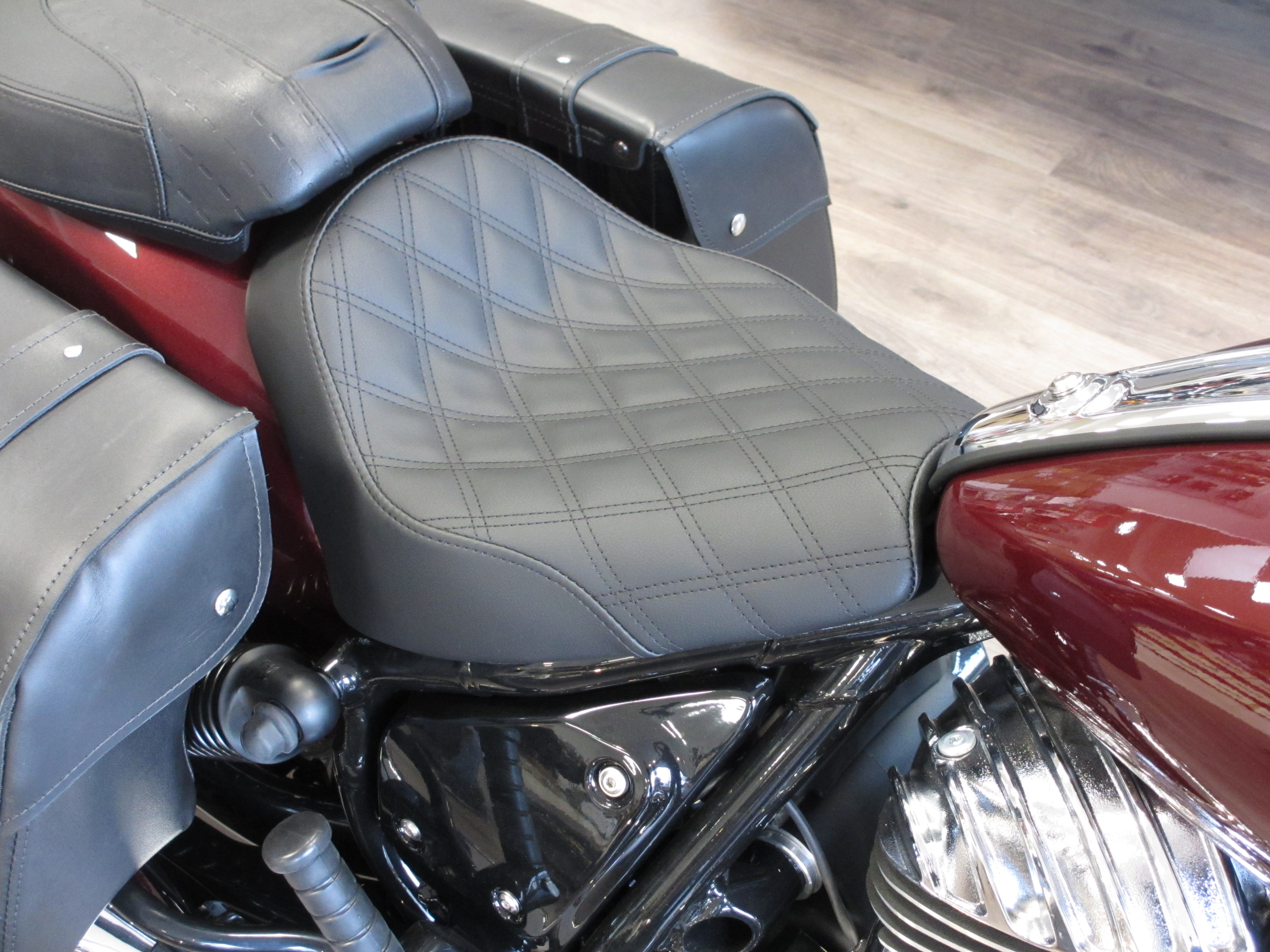 Indian-Only - Renegade Solo Seat - Indian Chief Steelframe - LS Black